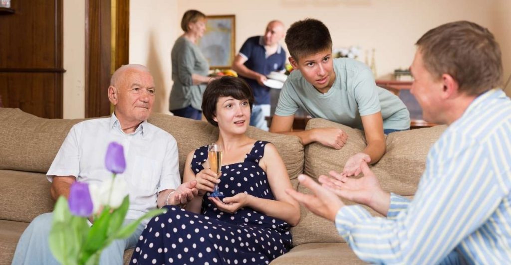 Seeing Relatives in Dream Meaning – Various Plots & Meanings