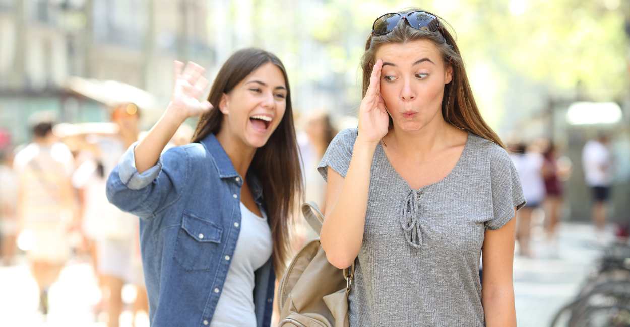 Dream of Ignoring Someone – All Types & their Interpretations