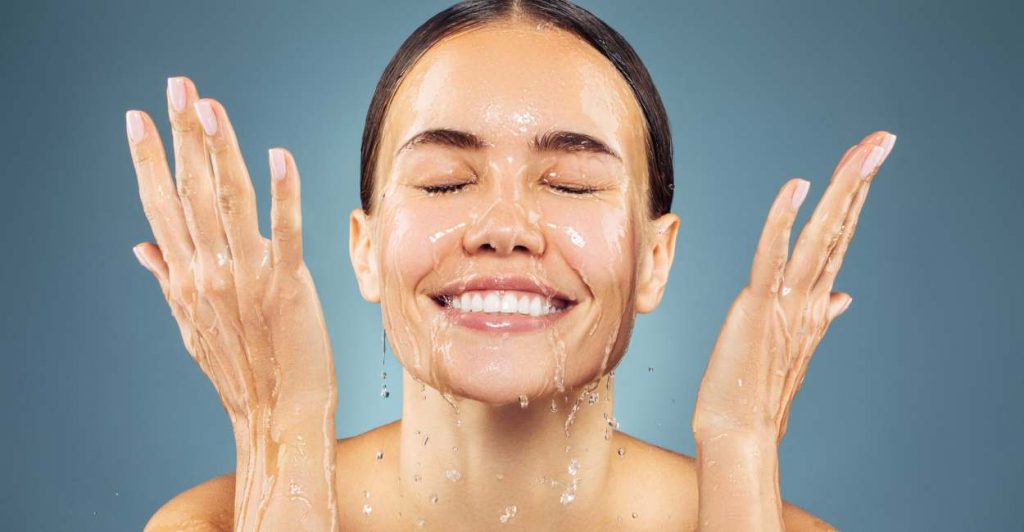 Washing Face in Dream Meaning – 15 Plots Deciphered